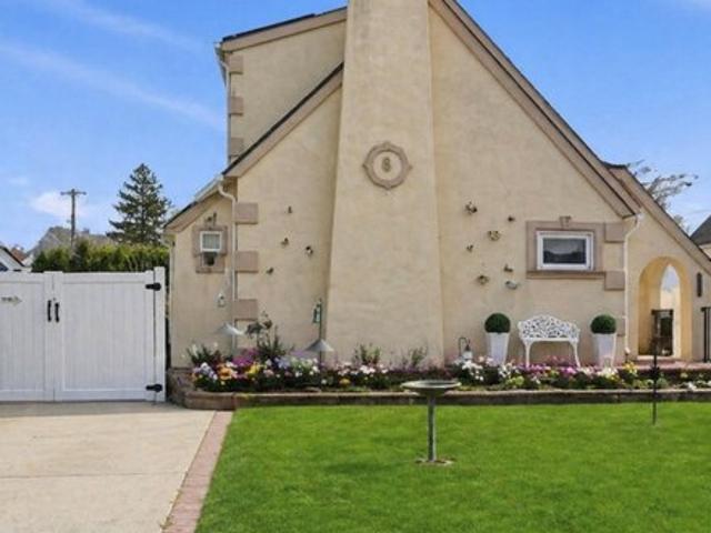 768 Edward St, North Baldwin, NY 11510