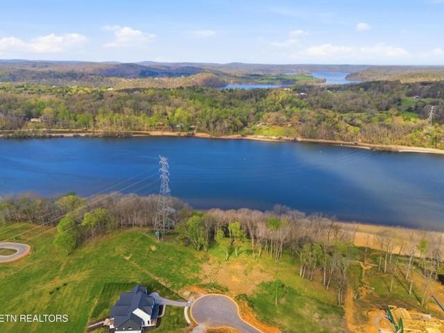 768 Firefly Dr, Loudon, TN 37774