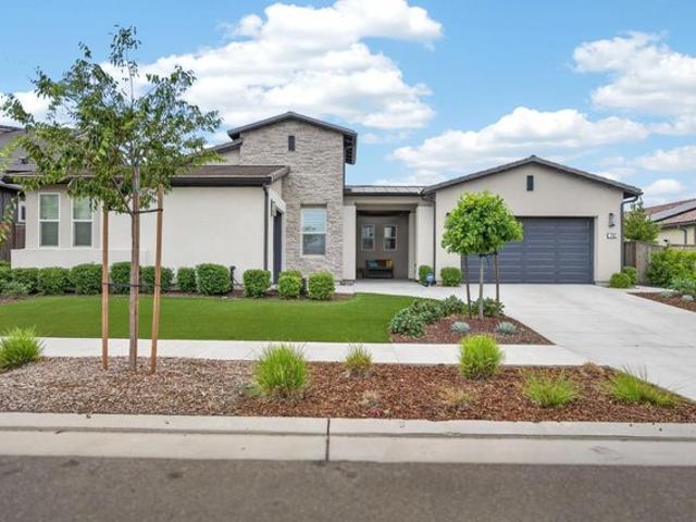 768 Overstone Ave, Madera, CA 93636