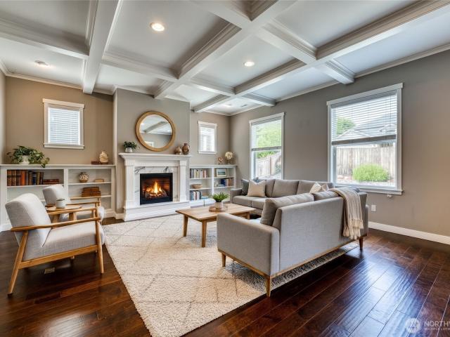 768 NW Ashford Loop