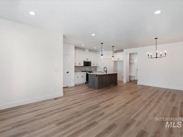 768 S Calhoun Ln