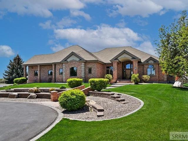7695 N Riverfront Dr, Idaho Falls, ID 83401