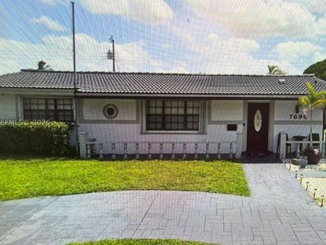 7690 NW 16th Ct, Pembroke Pines, FL 33024