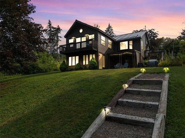 7690 Cardinal Rd, Wolcott, NY 14590