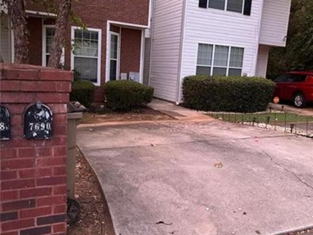 7690 Creekside Ln, Riverdale, GA 30296