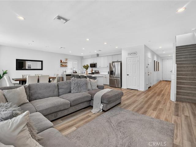 7690 Terra Manor