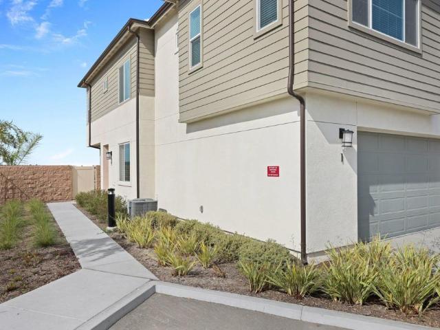769 Mateo Street 1