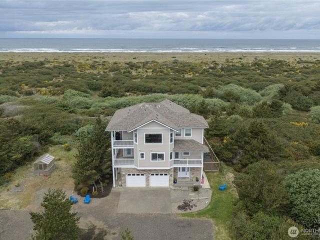 769 S Sand Dune Ave SW, Ocean Shores, WA 98569