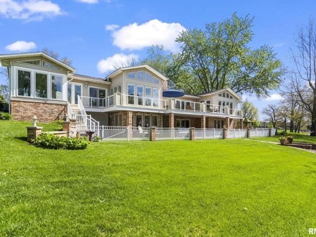 769 Pecan Point Rd, Petersburg, IL 62675