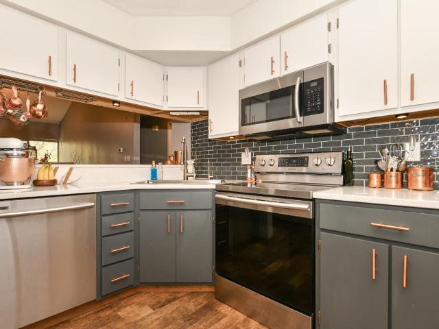 769 W Puetz Rd