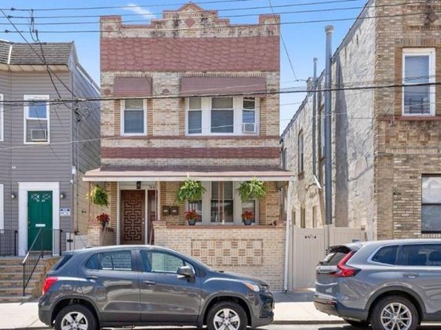 76 04 68th Ave, New York Ny, 11379