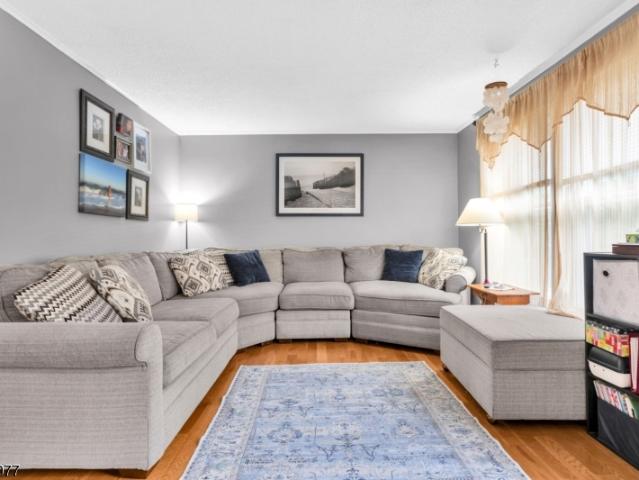 76 Valley View Dr
