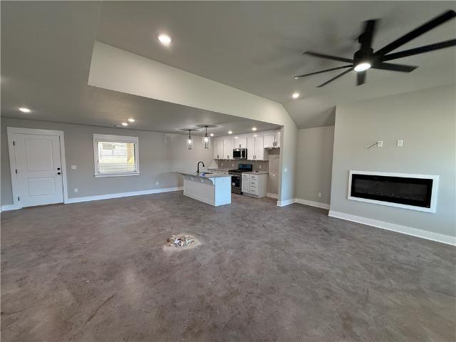 76 W Watson Lane
