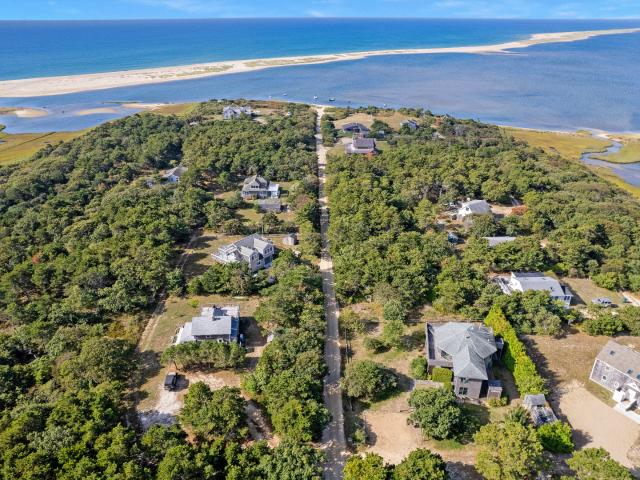 76 Washque Ave, Edgartown, MA 02539 | MLS #43708 | Compass