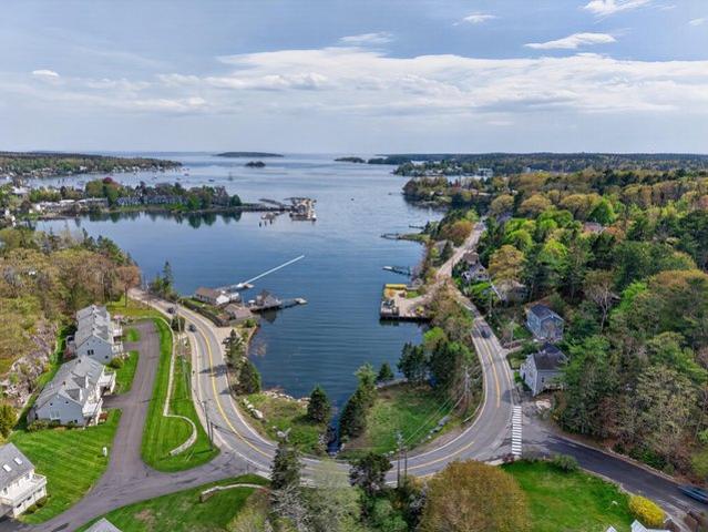 76 West St, Boothbay Harbor, ME 04538
