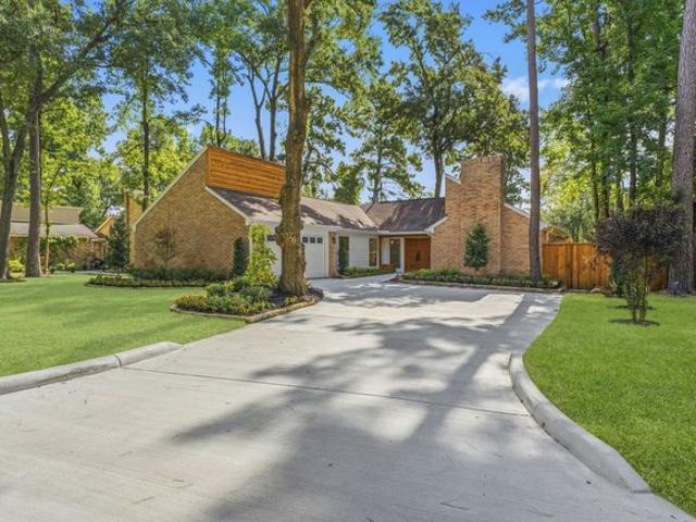 76 Woodhaven Wood Dr, The Woodlands, TX 77380