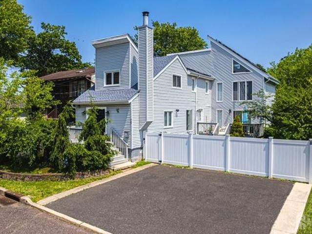 76 Woodland Dr, Keyport, NJ 07735