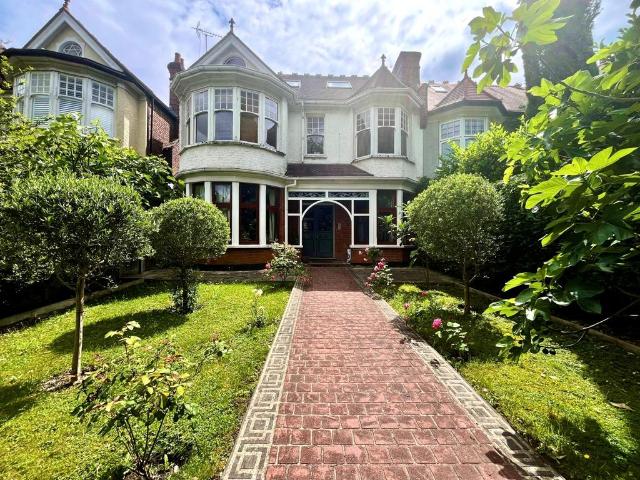 76 WOODSIDE AVENUE, NORTH FINCHLEY, N12 2 bed flat to rent £2,500 pcm £577 pw