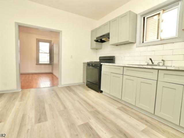 76 Aldine St