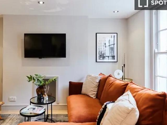 76 Amwell Street, Angel, London, EC1R 1UT, United Kingdom | 1 bed apartment for rent #117505400 | Rentberry