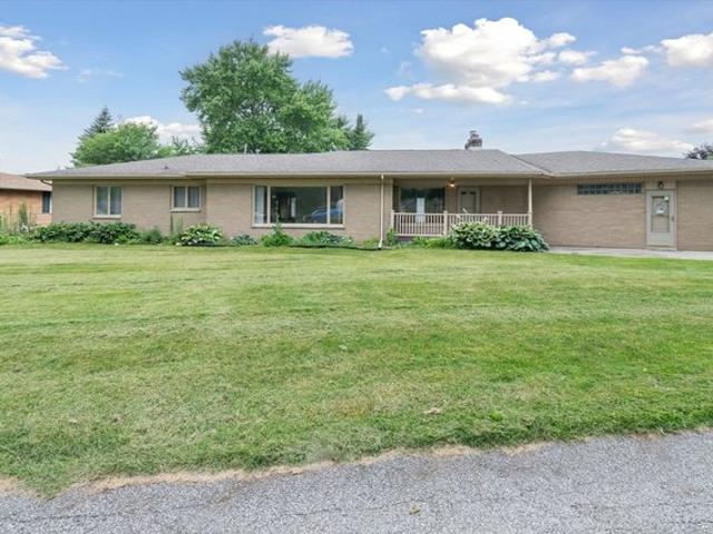 76 Cedar Dr, Bay City, MI 48708