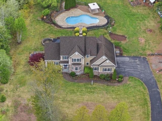 76 Christian Farm Dr, New Boston, NH 03070