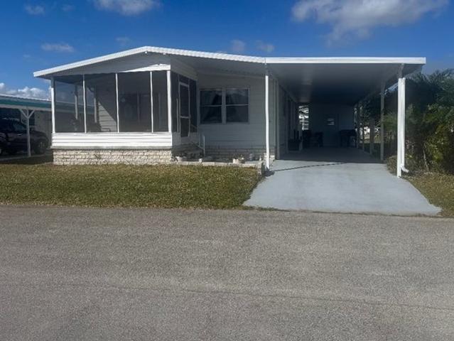76 Commonwealth Dr, Vero, FL 32966