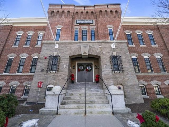 76 Court St Apt 4, Plymouth, MA 02360