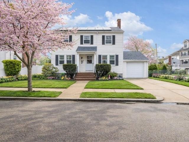 76 Clearwater Dr, Boston, MA 02126