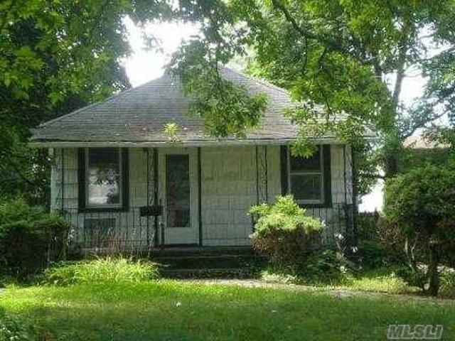 76 Cumberland Ave, Roosevelt, NY 11575