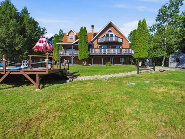 76 Daggett Dr, Raymond, ME 04071