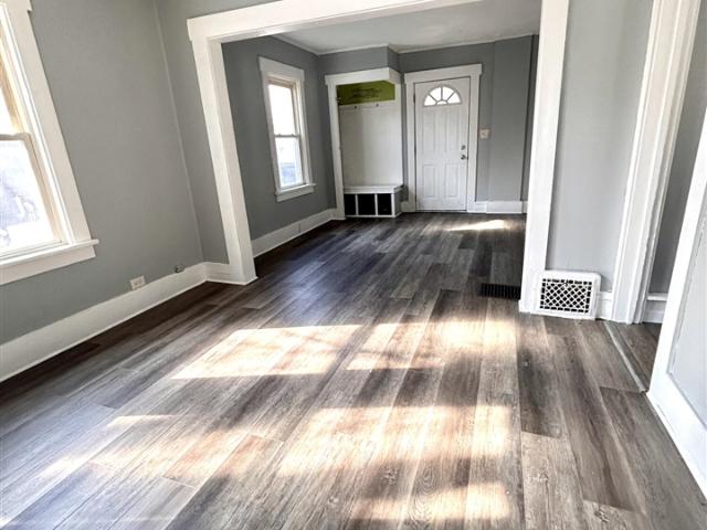 76 E Avenue