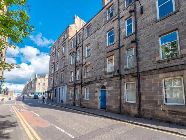 76, Eyre Place, Edinburgh, EH3 5EZ 1 bed flat to rent £1,050 pcm £242 pw