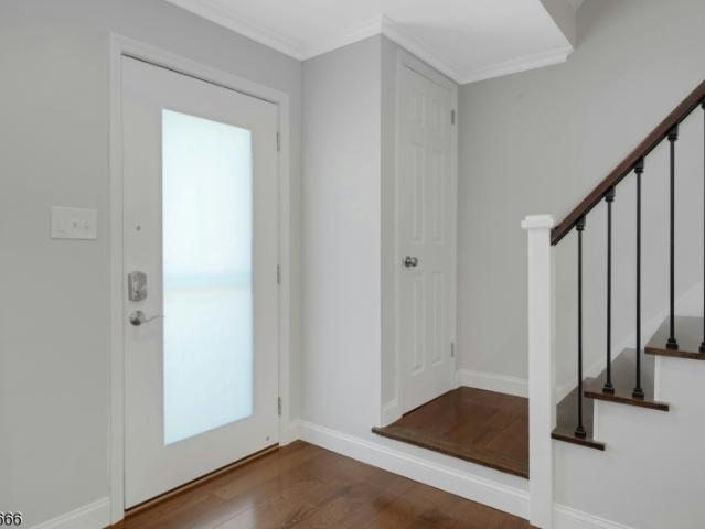 76 Farmingdale Ave