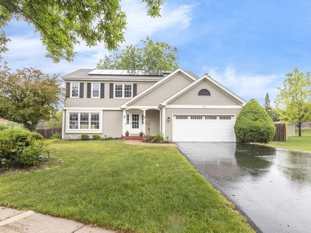 76 Foxboro Ln, Gurnee, IL 60031