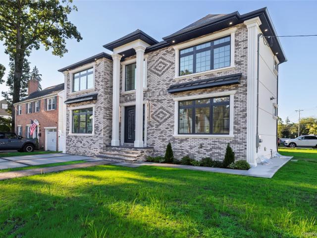 76 Gerard Avenue W