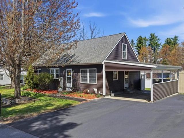 76 Granite St, Hooksett, NH 03106