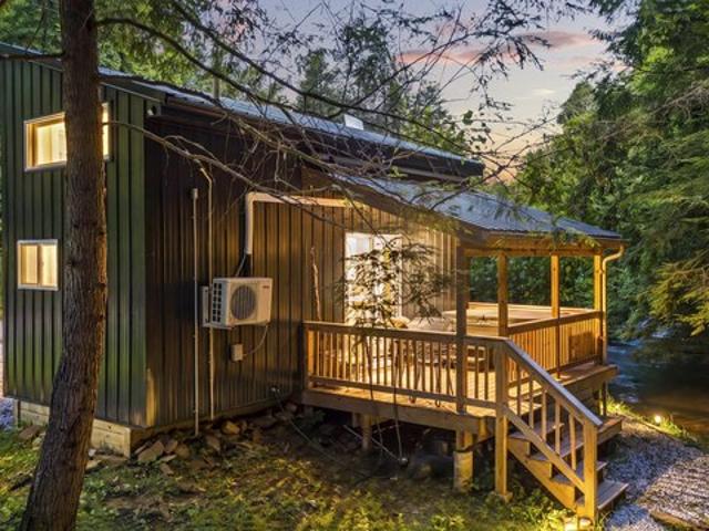 76 High Falls Creek Dr, Campton, KY 41301