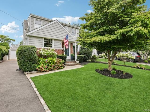 76 Highfield Ave, Port Washington, NY 11050
