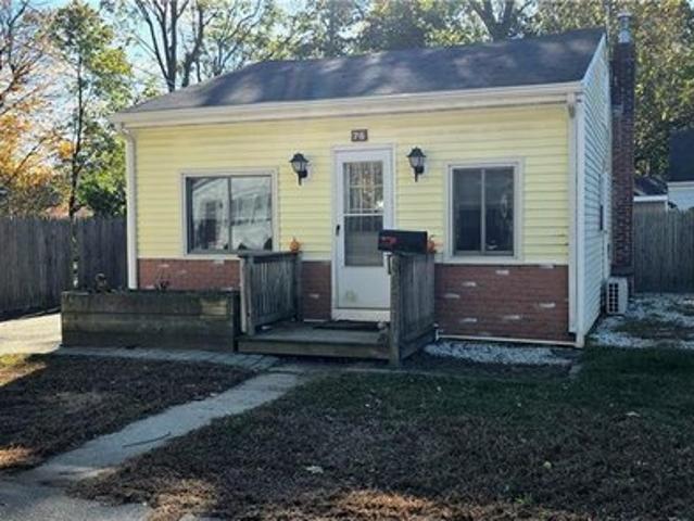 76 Kenway Ave, Warwick, RI 02889