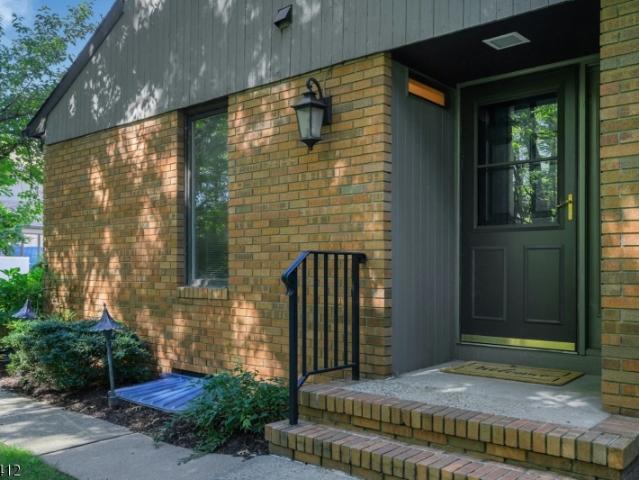 76 Keats Way