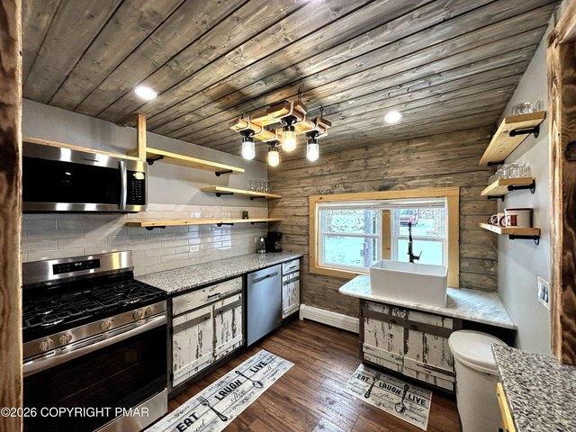 76 Kiowa Path, Gouldsboro, PA 18424