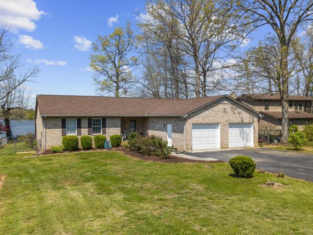 76 Lakeshore Dr
