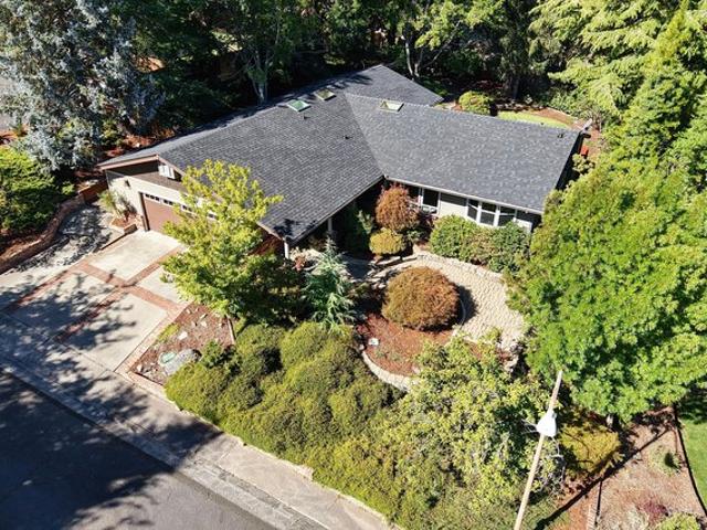 76 Monterey Dr, Medford, OR 97504