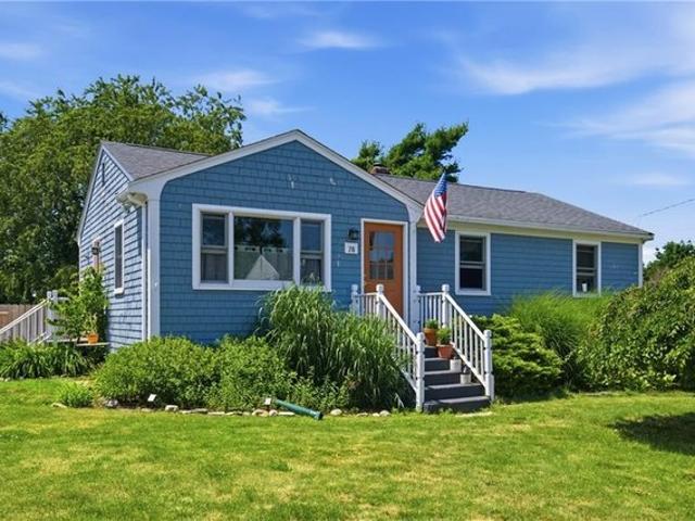 76 Redwood Rd, Portsmouth, RI 02871