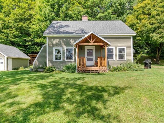 76 Rooney Dr, Cambridge, VT 05464