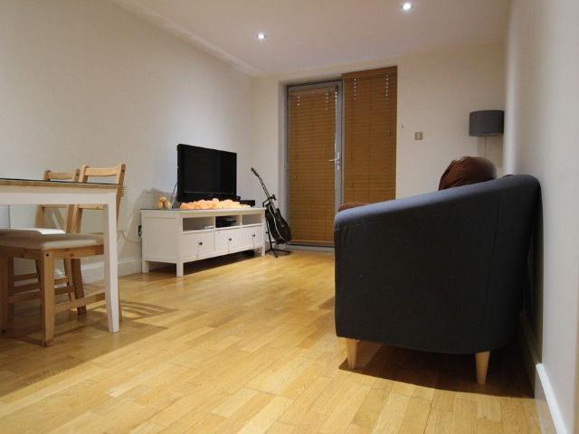 76 Ropewalk Court, City Centre. 2 bed flat to rent £1,387 pcm £320 pw