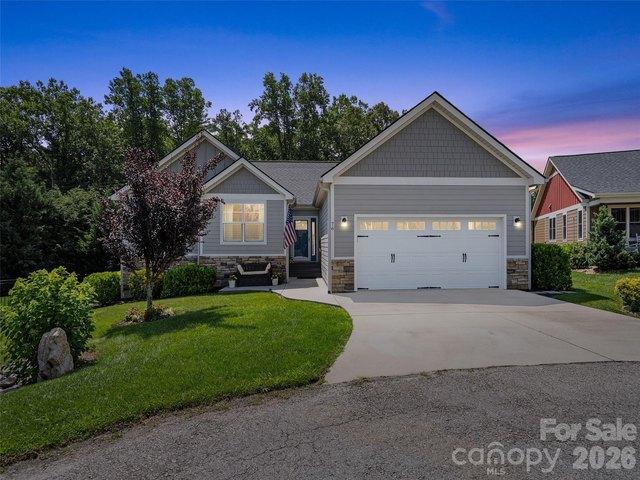 76 S Anvil Ave, Hendersonville, NC 28792
