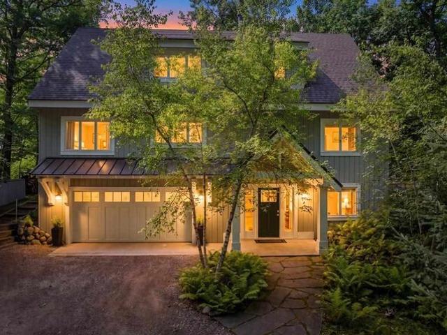 76 S Lamkin Rd, Harbor Springs, MI 49740