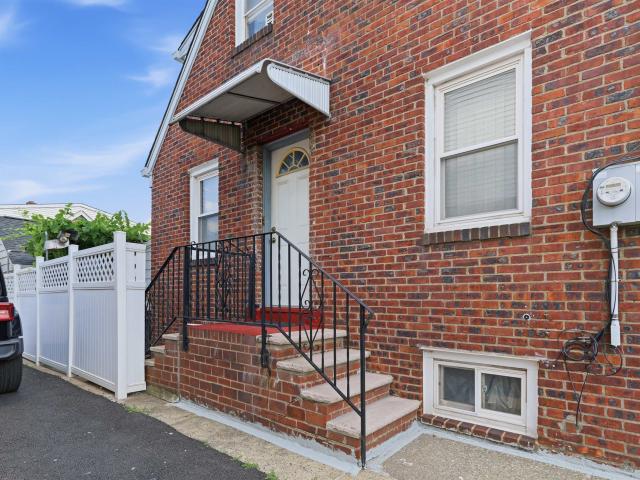 76 Schuyler Ave # 2